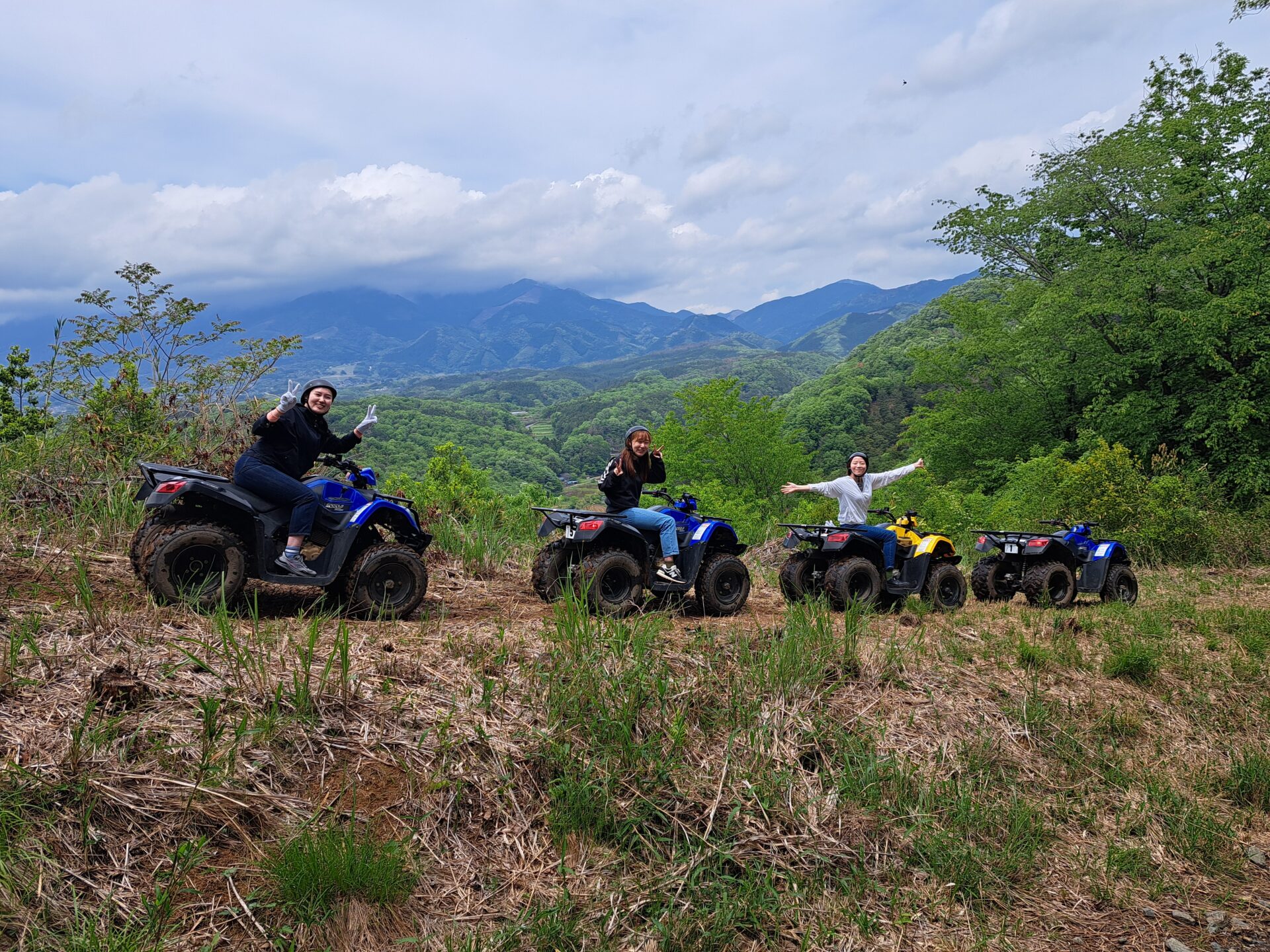 広島から女性3人組 – 岡山県で四輪バギー体験・レンタル・アクテビティ nagi riverside base (レジャー施設)